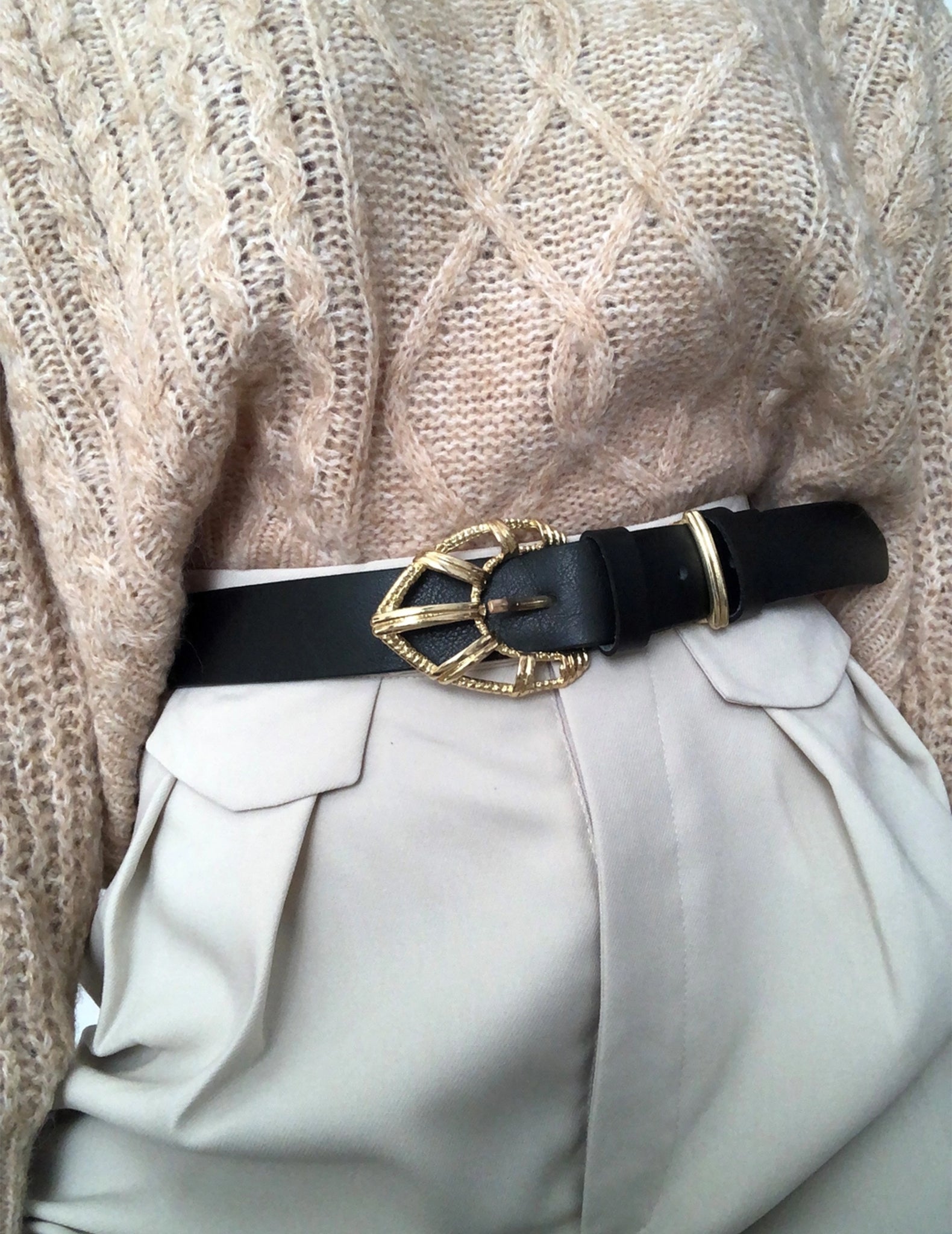 Venus Black Leather Belt – Cuffs.